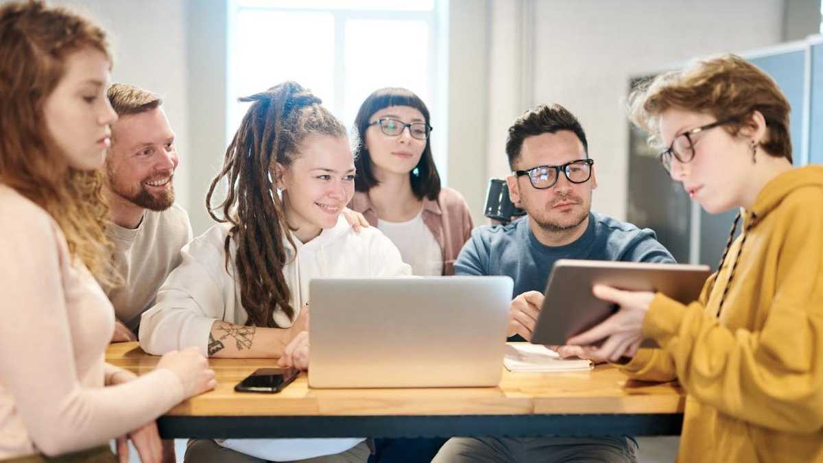 Wie das digitale Zeitalter die globalen Verbindungen enger werden lässt